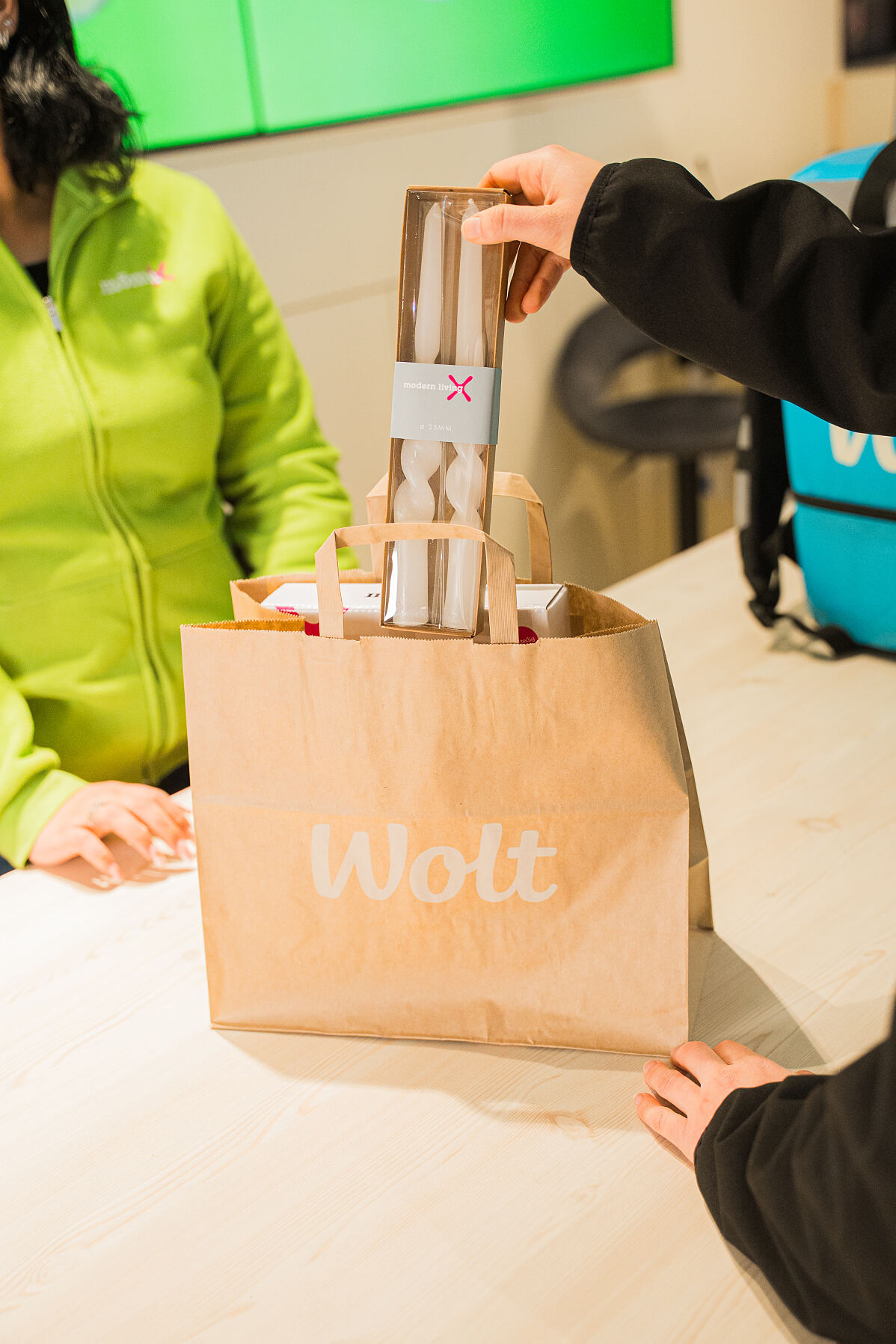 Wolt kooperiert mit mömax und liefert Home-& - Grayling Austria